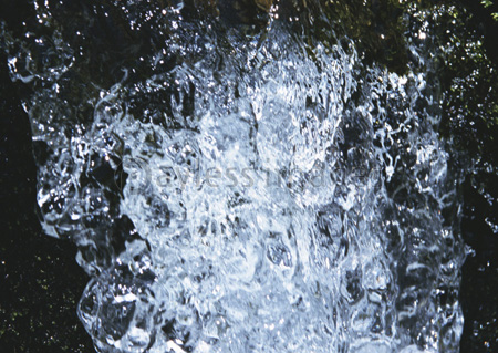 水しぶき - 商用利用可能な写真素材・イラスト素材ならストックフォトの定額制ペイレスイメージズ